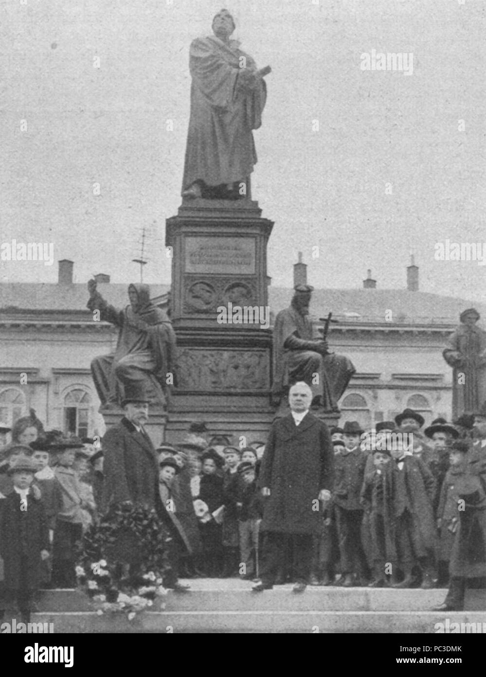 Adolf Stoecker Lutherdenkmal Worms Stock Photo - Alamy