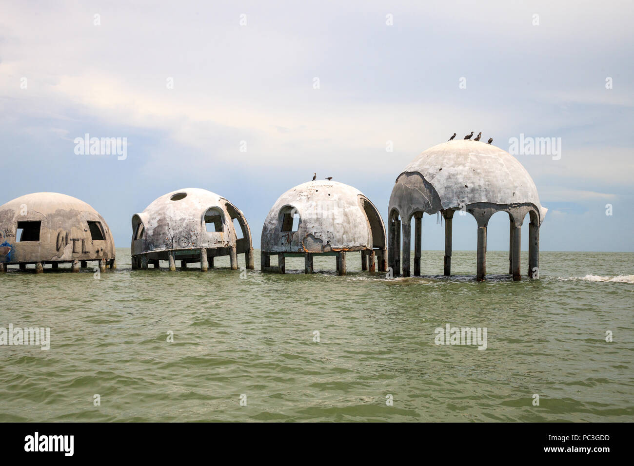 Blue sky over the Cape Romano dome house ruins in the Gulf Coast of ...