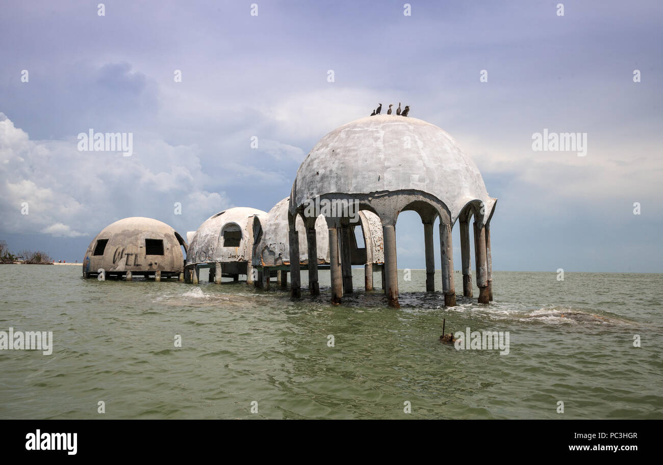 Blue sky over the Cape Romano dome house ruins in the Gulf Coast of ...