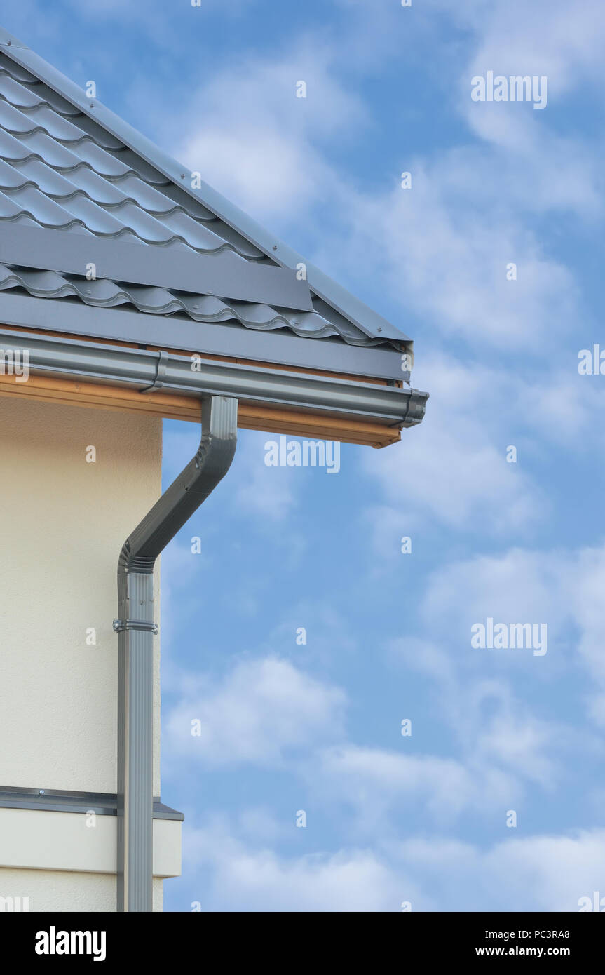 Vertical roofing hi-res stock photography and images - Alamy