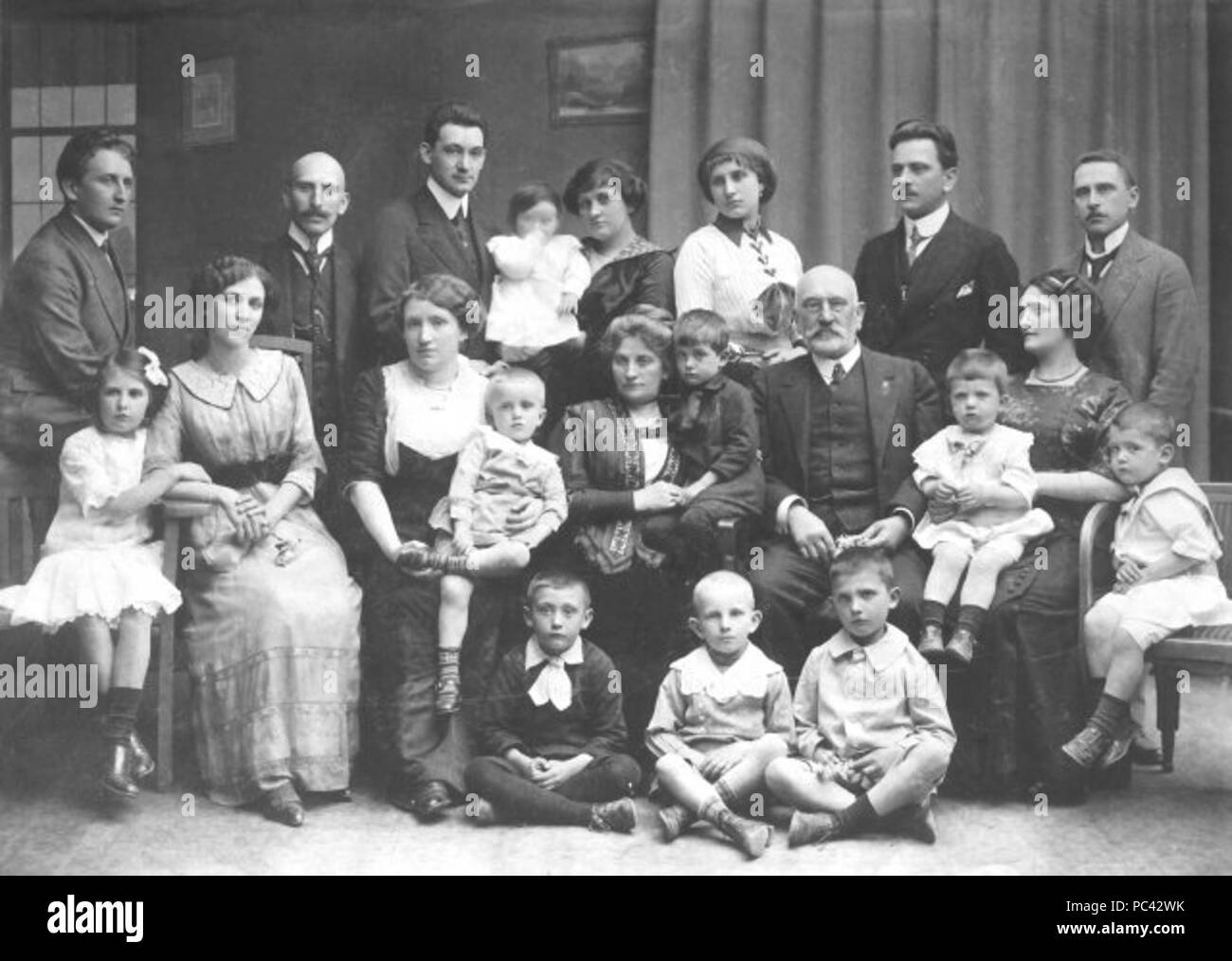 Military family history hi-res stock photography and images - Alamy