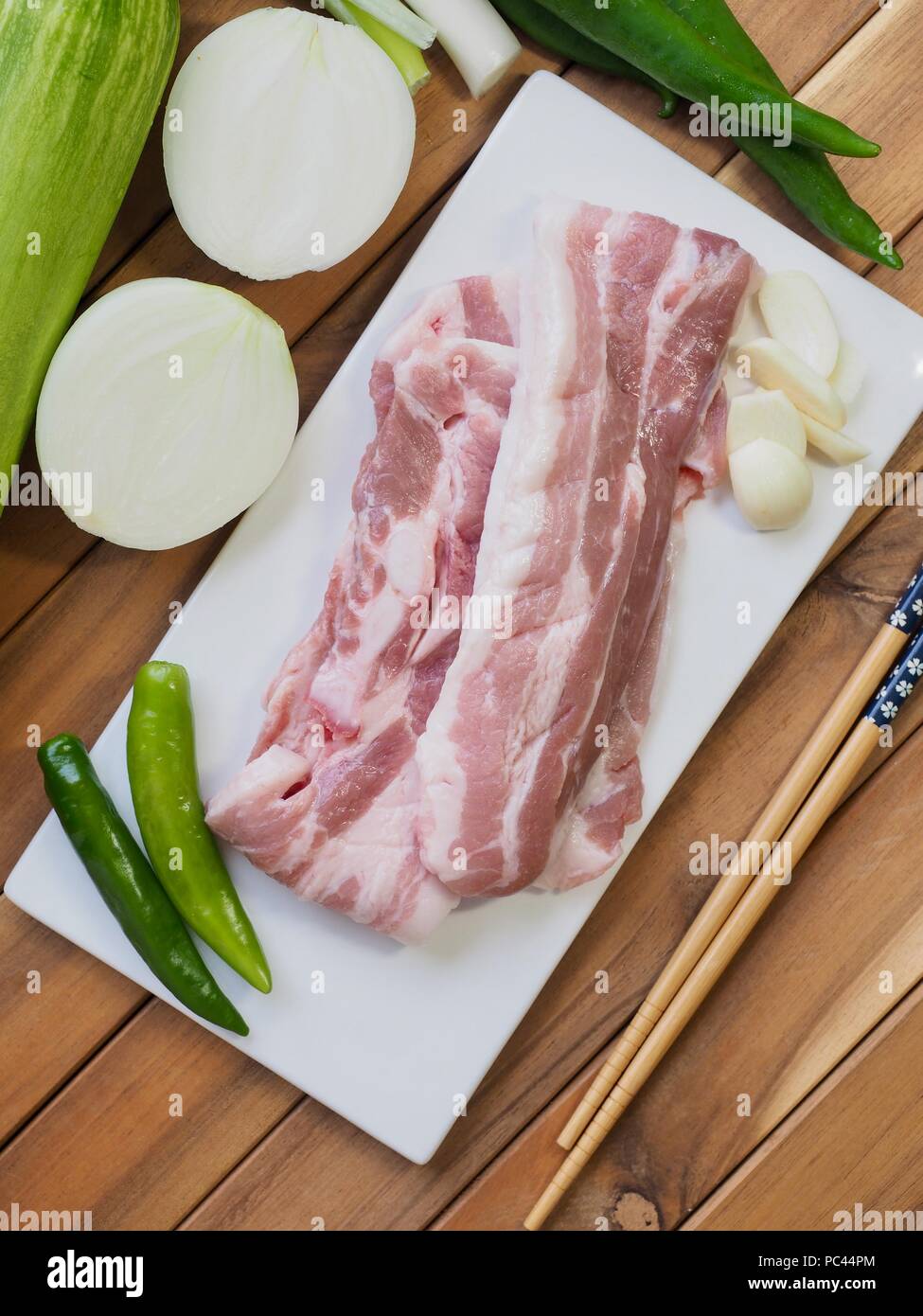 Korean food pork belly and vegetables, Samgyeopsal Stock Photo - Alamy