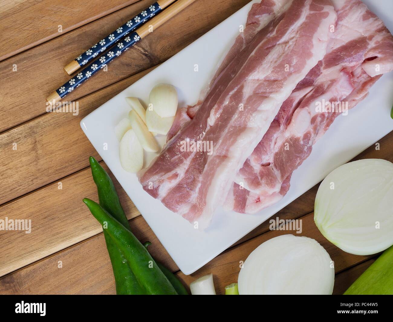 Korean food pork belly and vegetables, Samgyeopsal Stock Photo - Alamy