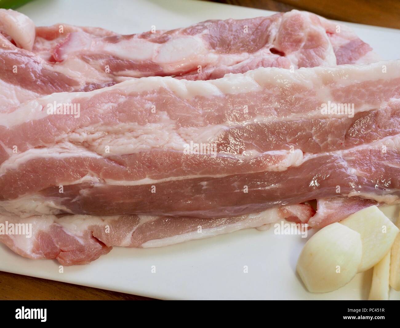Korean food pork belly and vegetables, Samgyeopsal Stock Photo - Alamy