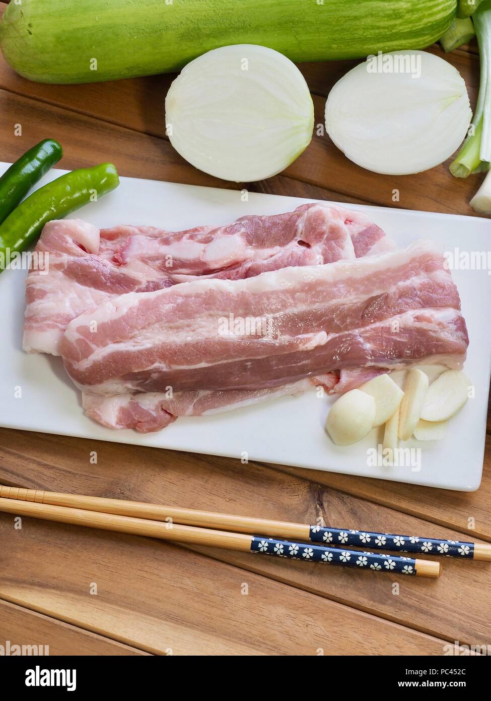 Korean food pork belly and vegetables, Samgyeopsal Stock Photo - Alamy