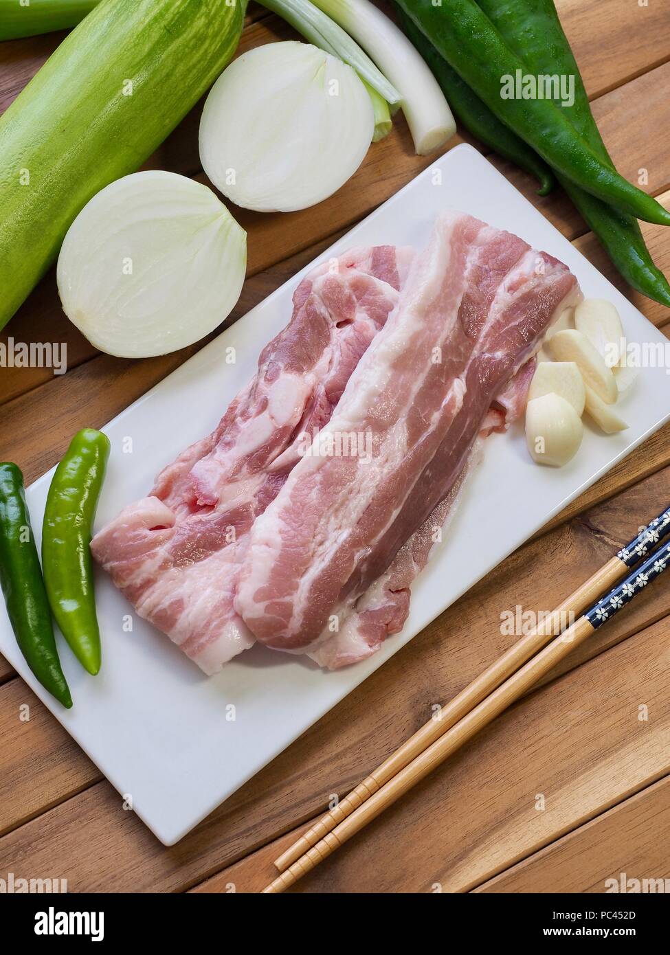 Korean food pork belly and vegetables, Samgyeopsal Stock Photo - Alamy