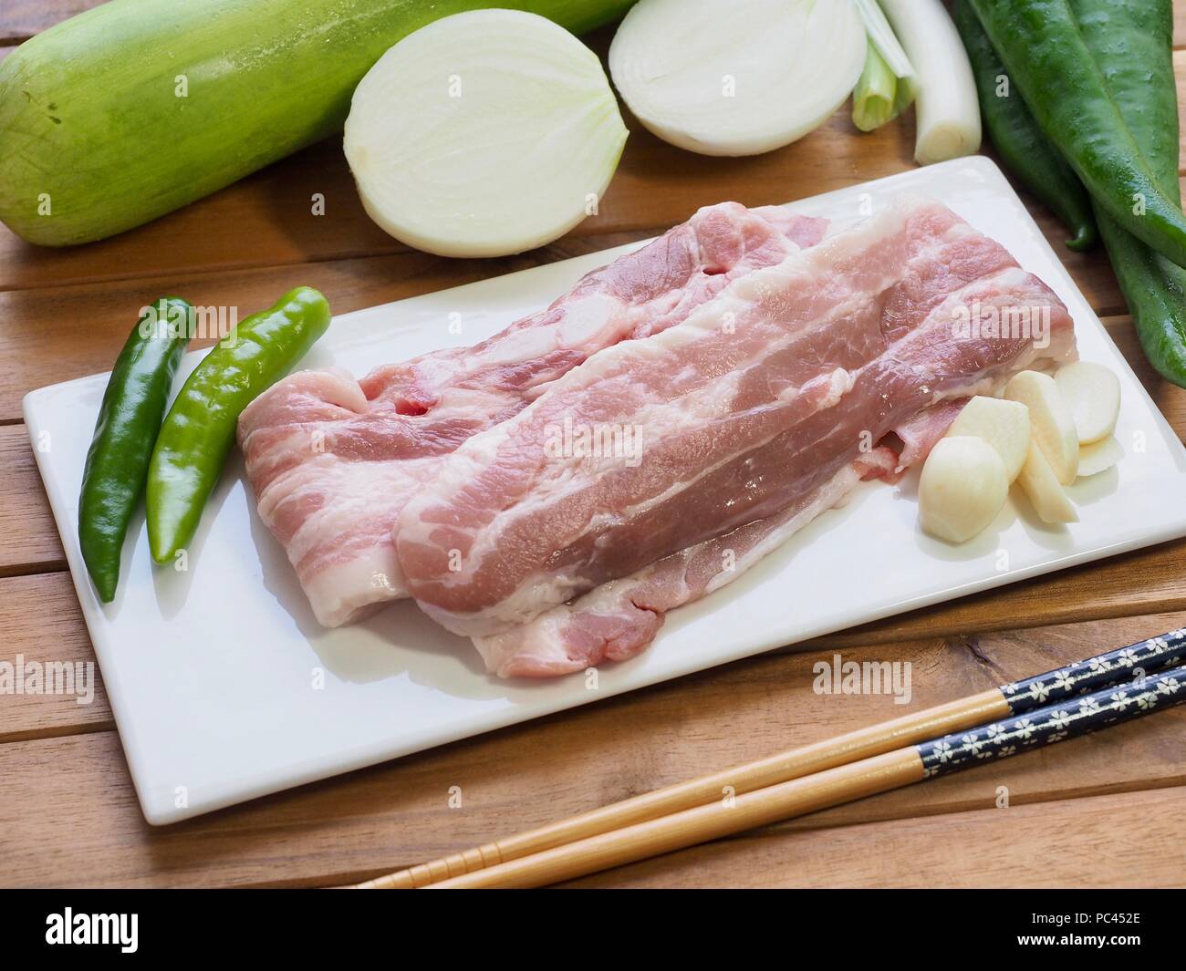 Korean food pork belly and vegetables, Samgyeopsal Stock Photo - Alamy