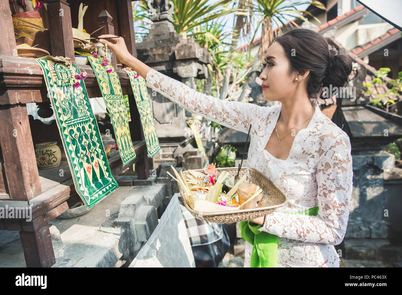 balinese woman doing ritual offering canang sari and praying at Stock ...