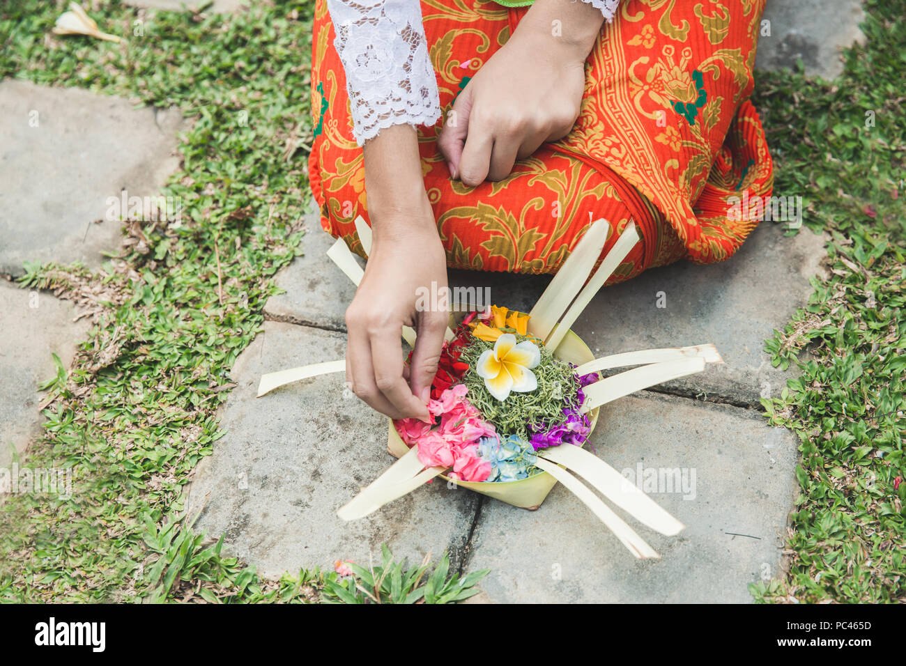 balinese woman doing ritual offering canang sari and praying at Stock ...