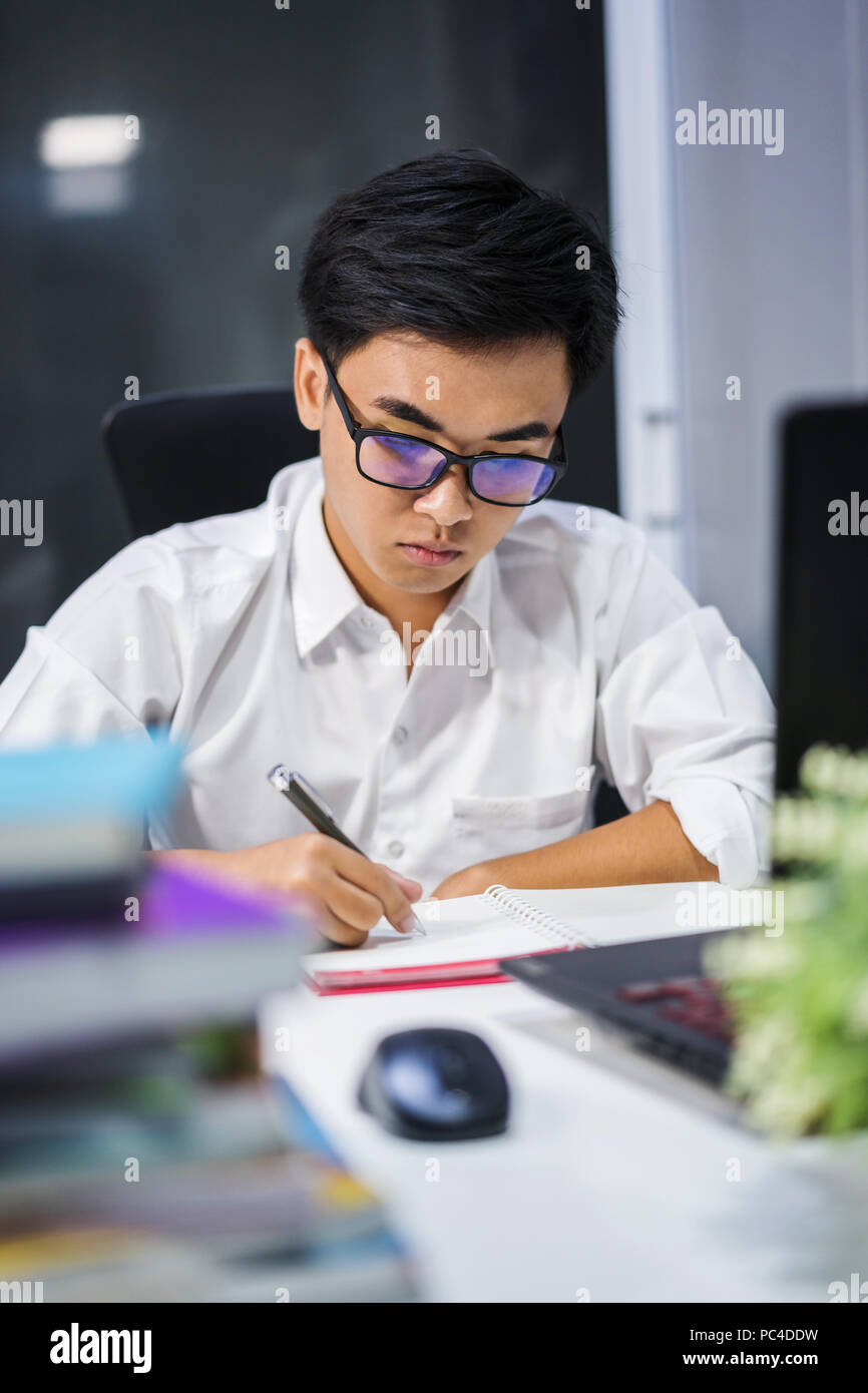 Korean student notes hi-res stock photography and images - Alamy