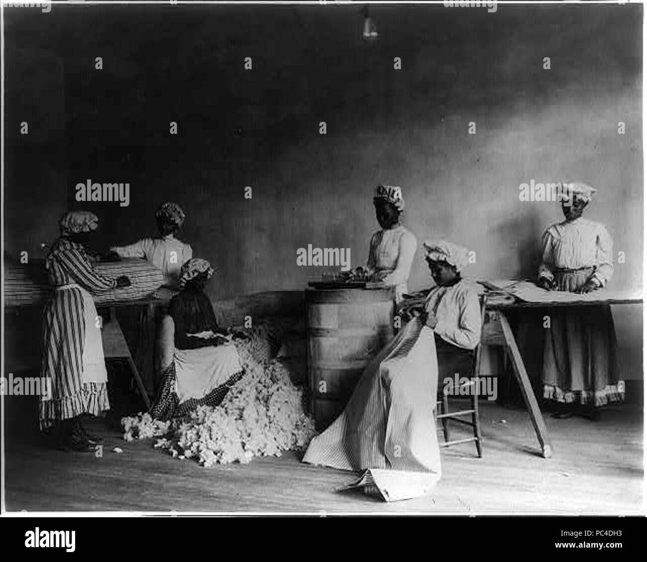 African american students in Black and White Stock Photos & Images - Alamy