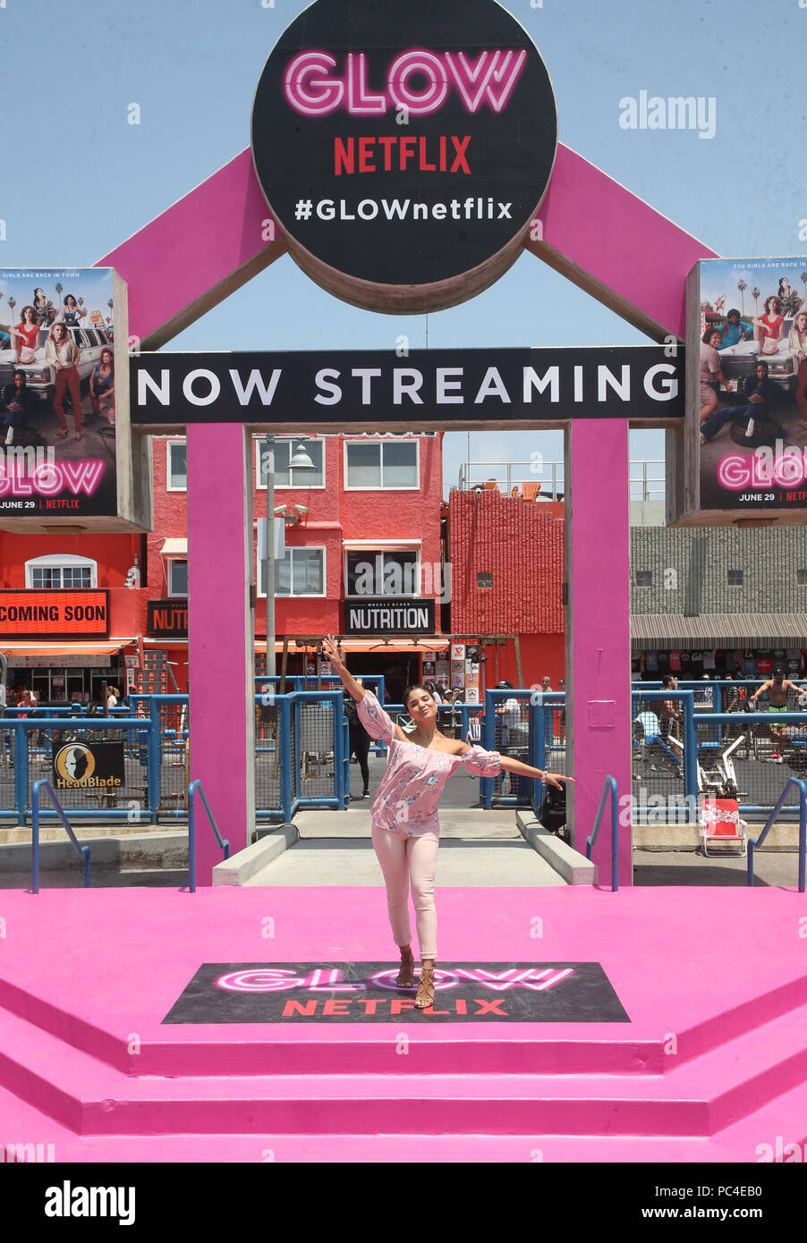 Cast of Netflix's 'Glow' Celebrates Premiere of Season 2 With 80's ...