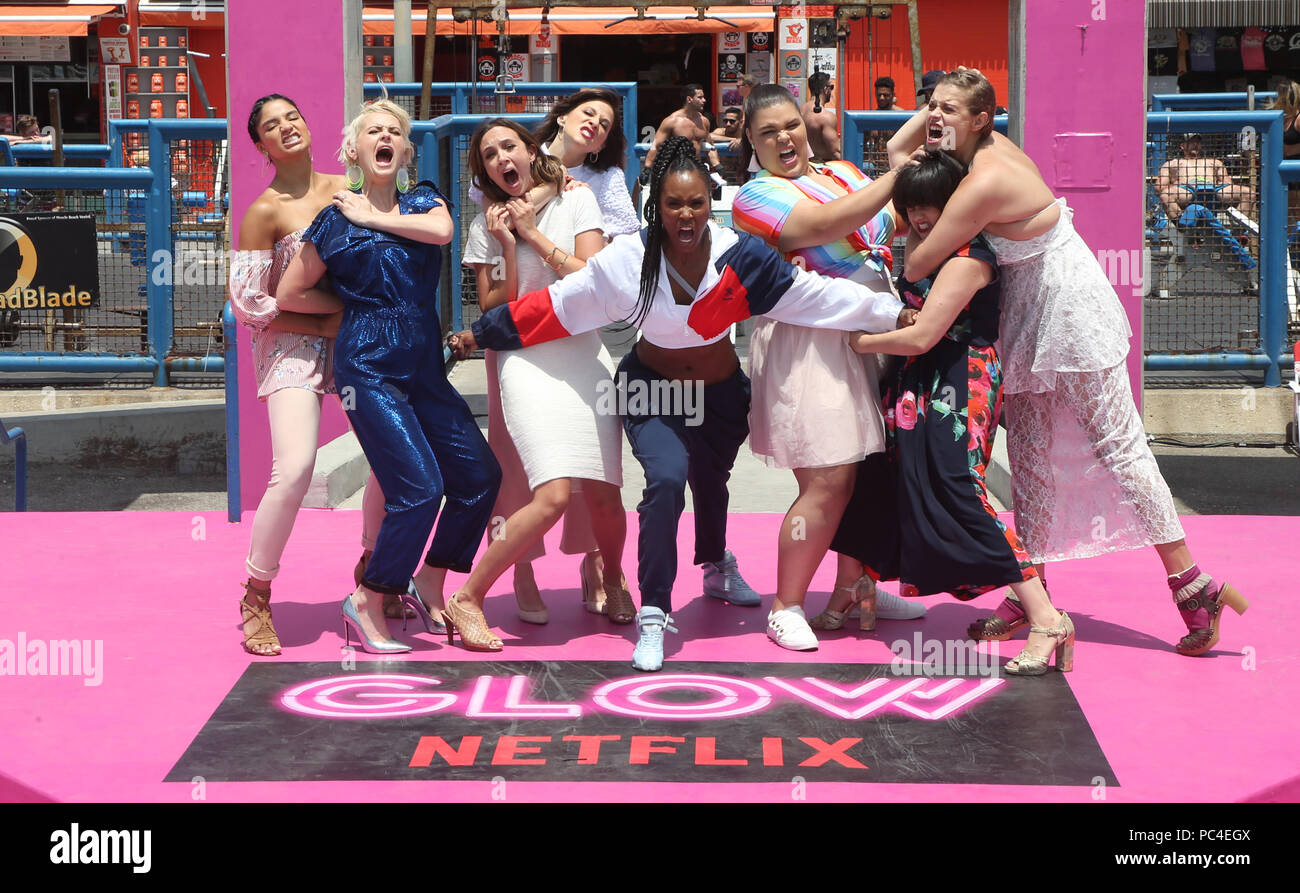 Cast of Netflix's 'Glow' Celebrates the premiere of Season 2 with 80's ...