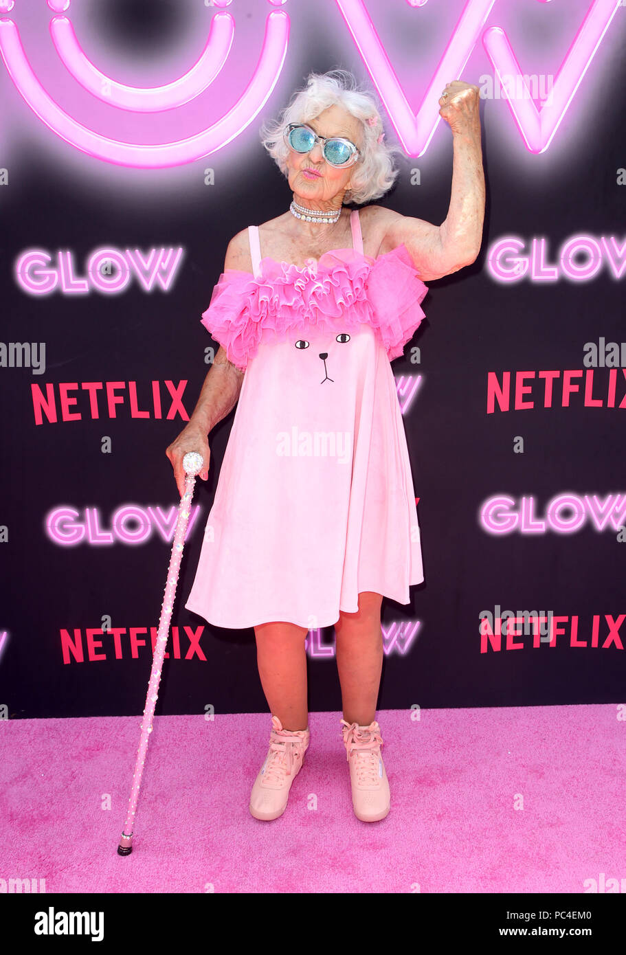 Cast Of Netflixs Glow Celebrates The Premiere Of Season 2 With 80s