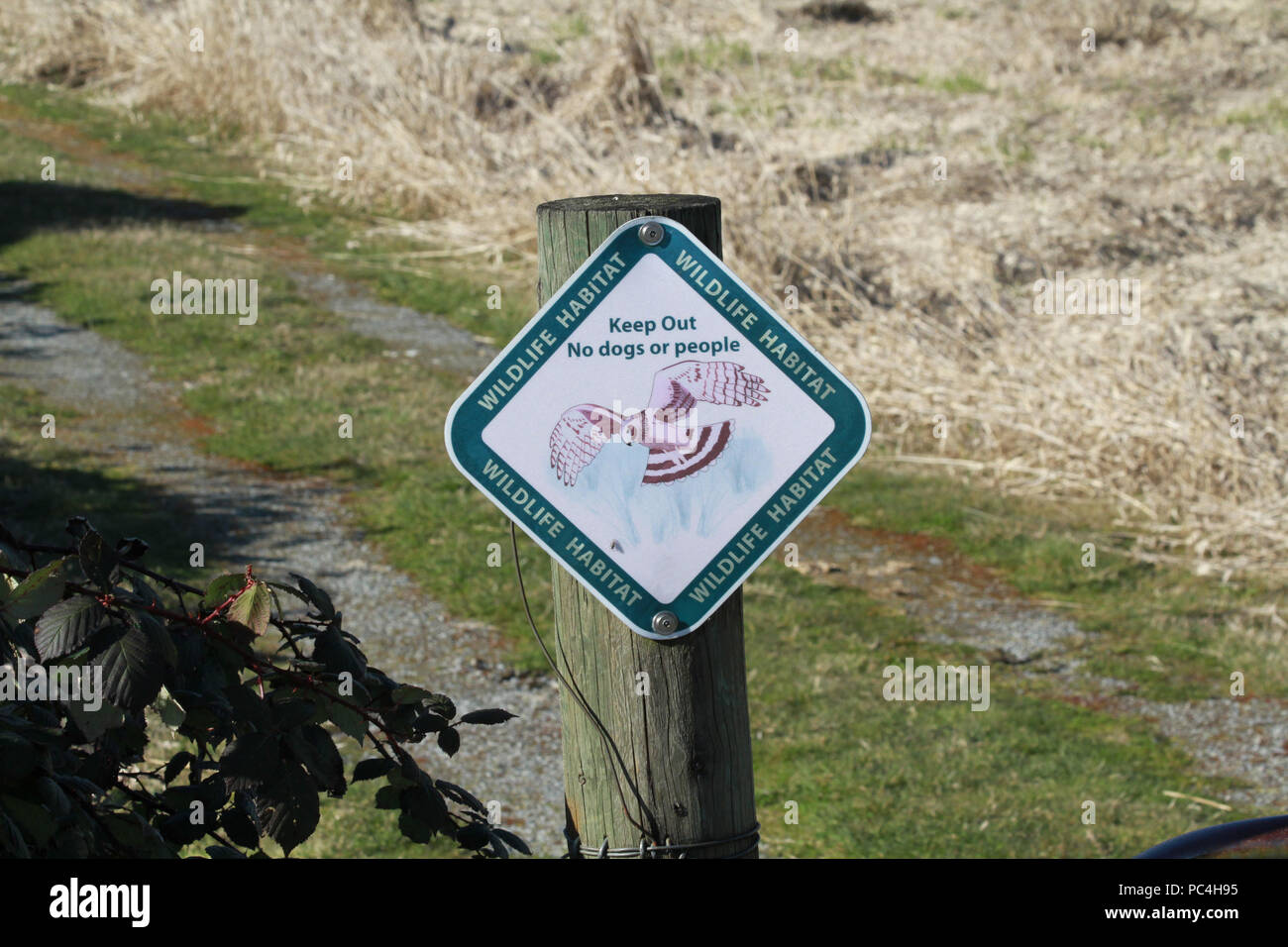 Wildlife habitat sign hi-res stock photography and images - Alamy
