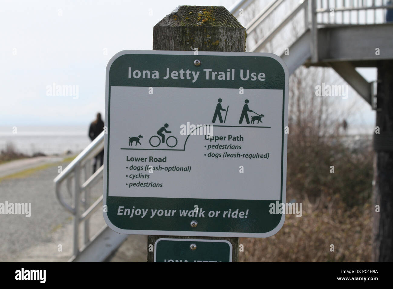 A sign describing the use of the trail on a sunny Stock Photo - Alamy