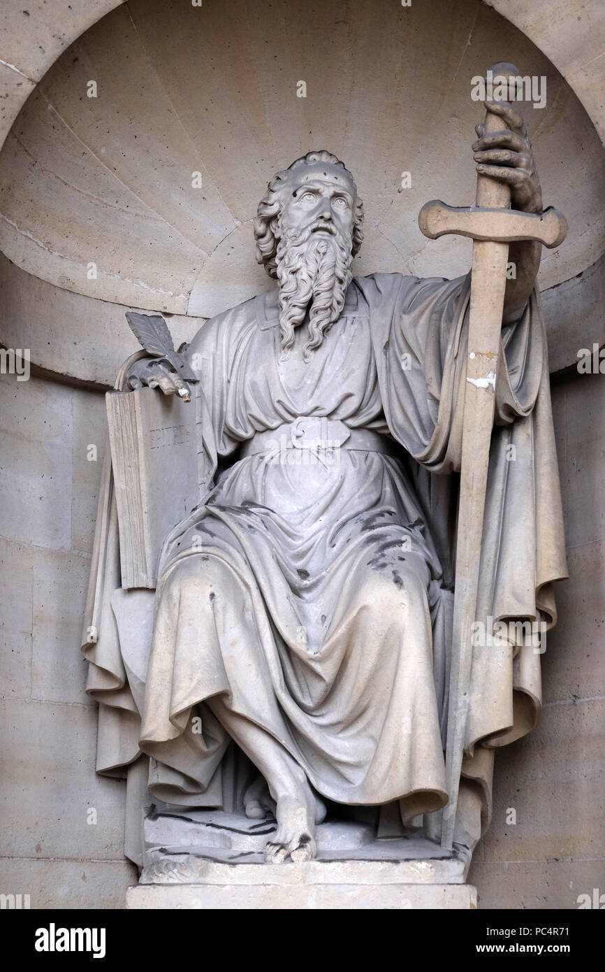Apostle paul sculpture hi-res stock photography and images - Alamy