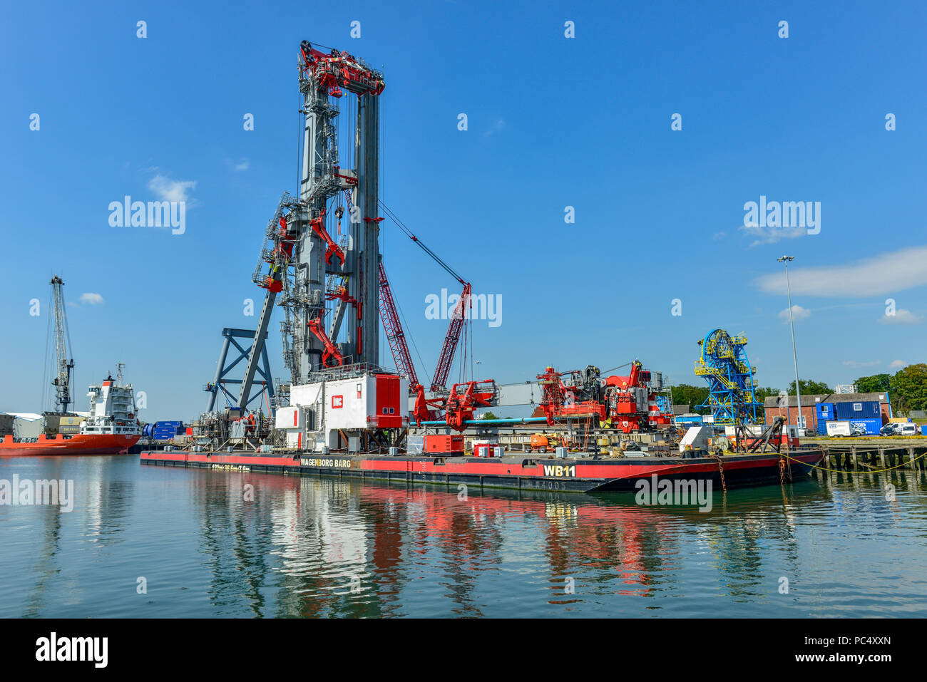 Pipe laying ship hi-res stock photography and images - Alamy