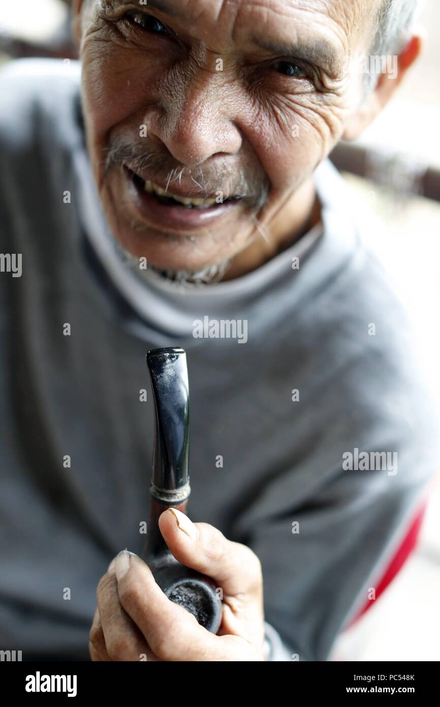 Vietnamese man smoking tobacco hi-res stock photography and images - Alamy