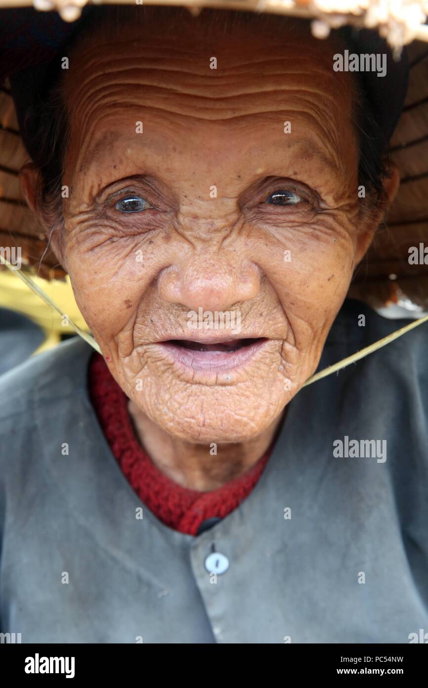 Smocking hi-res stock photography and images - Alamy