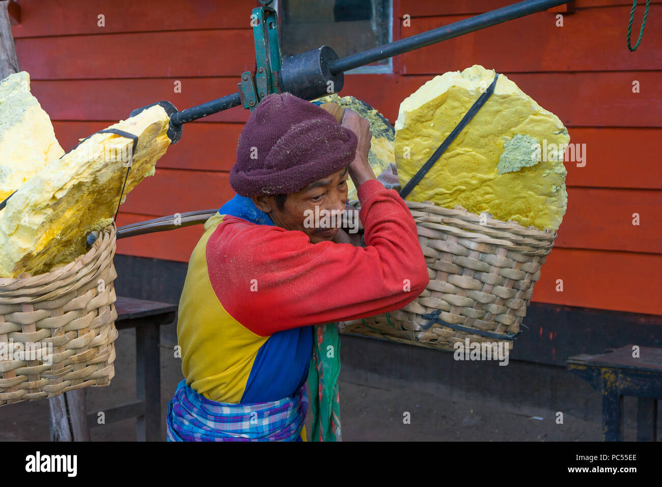 Sulfur carriers hi-res stock photography and images - Alamy
