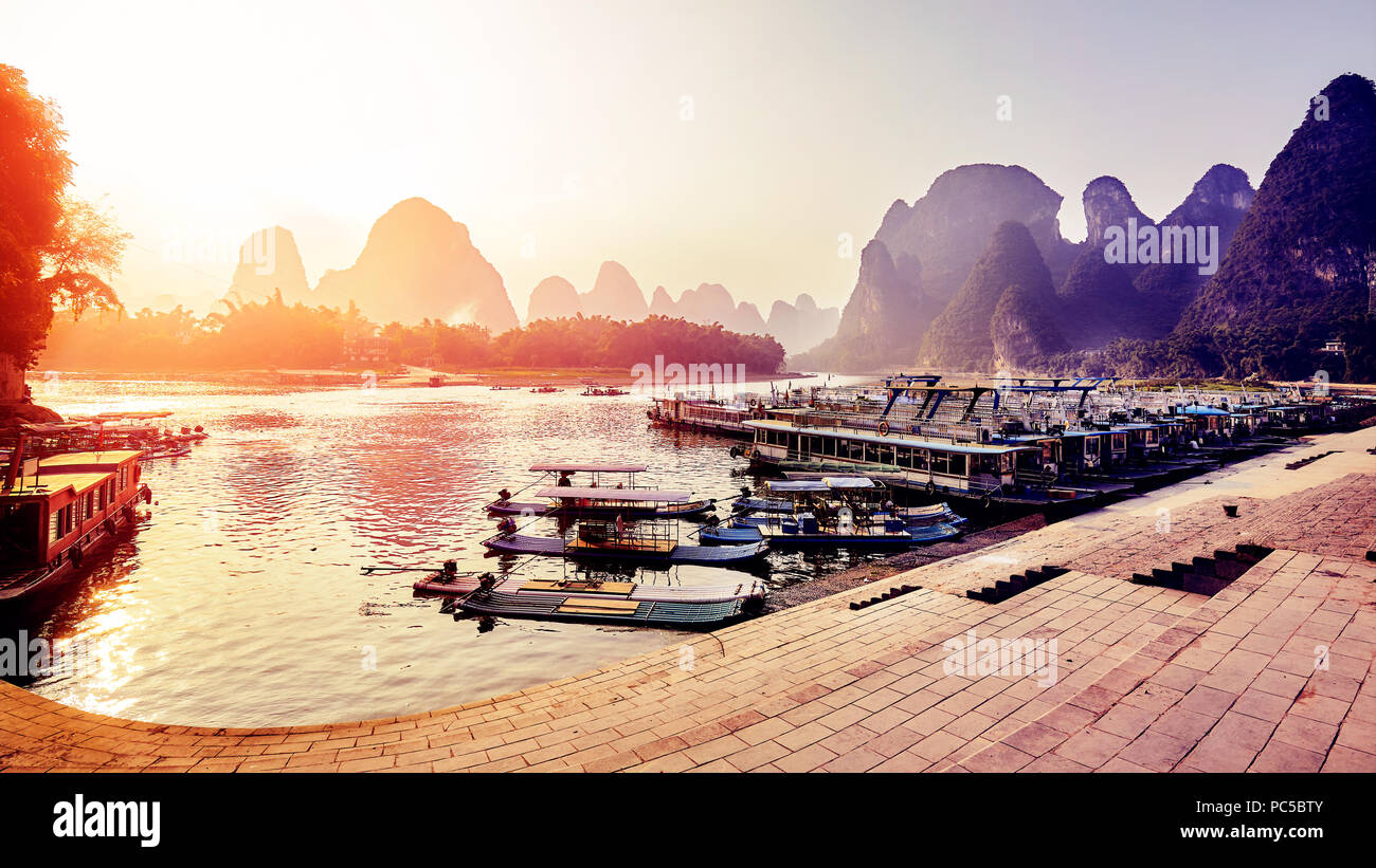 Scenic landscape river mountain hi-res stock photography and images - Alamy