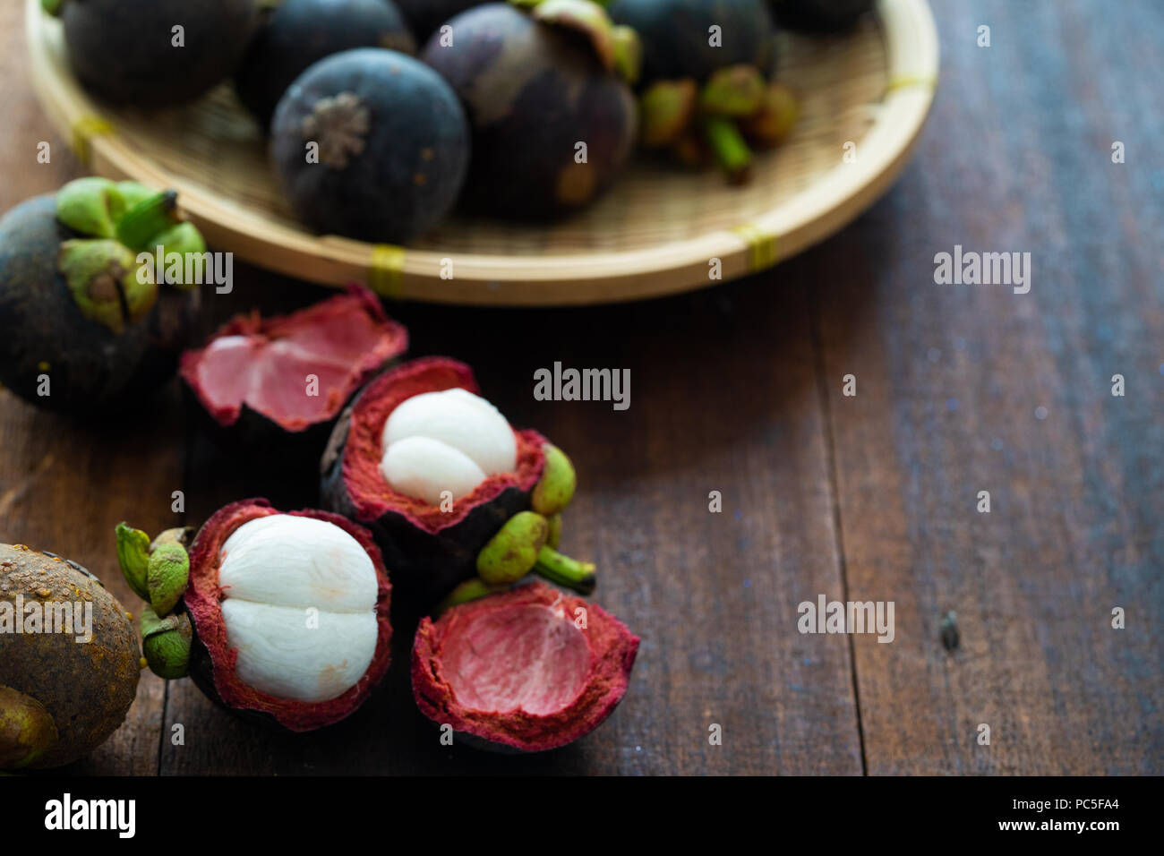 mangosteen tropical fruit Stock Photo - Alamy