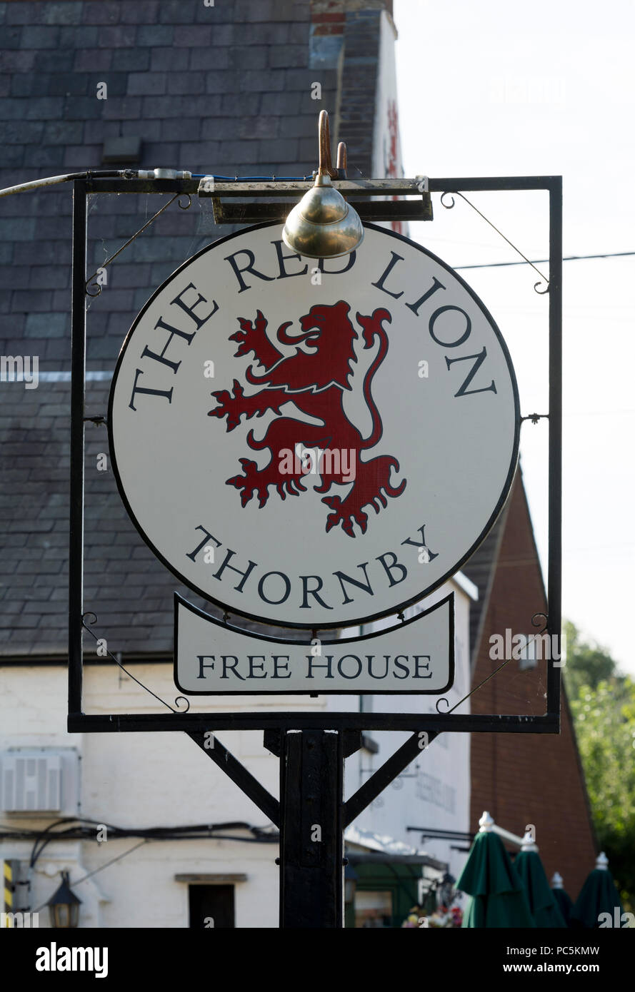 Red lion pub sign hi-res stock photography and images - Alamy