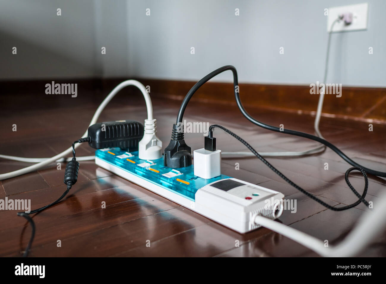 Multi socket hi-res stock photography and images - Alamy
