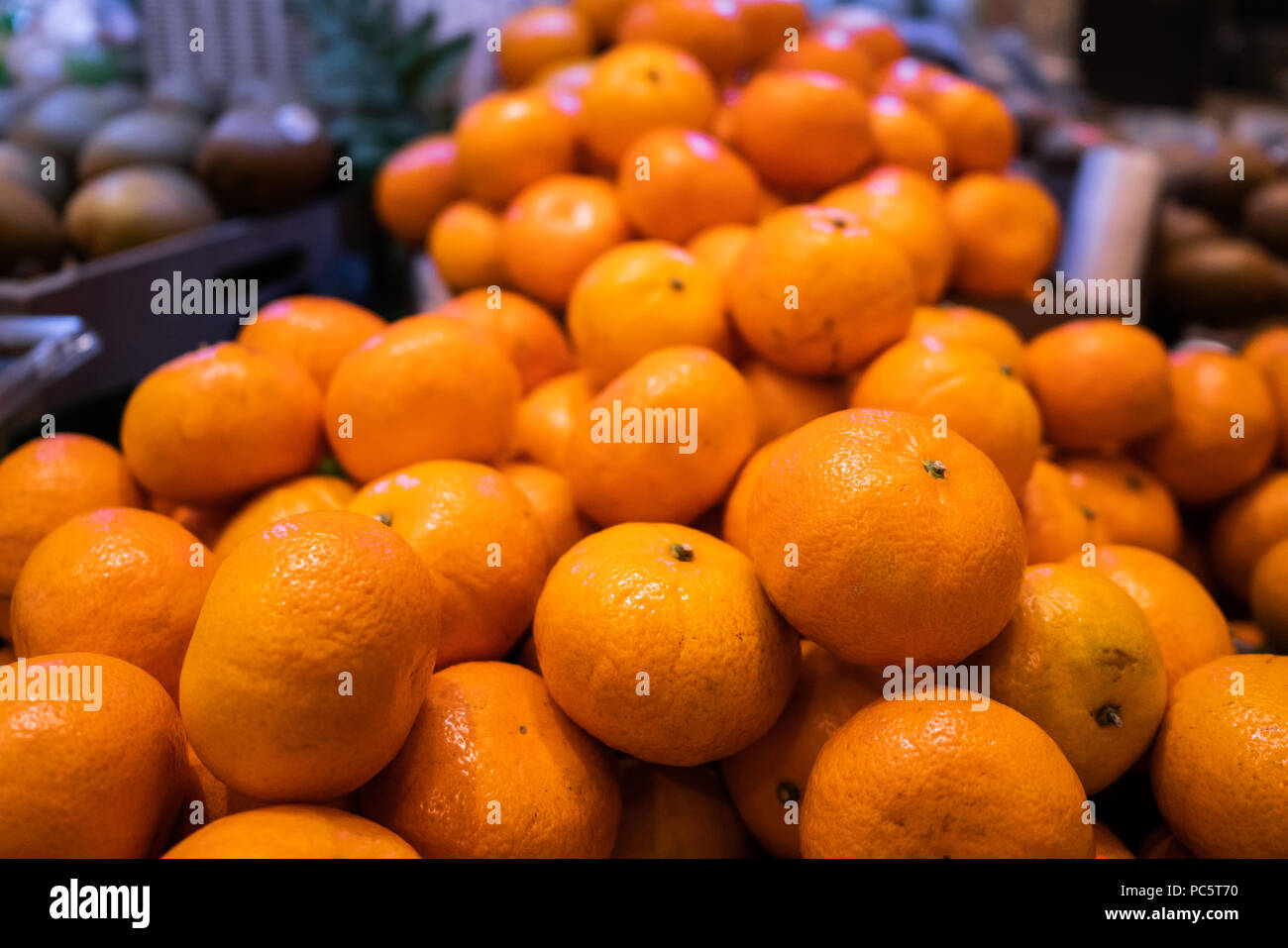 oranges in supermarket Stock Photo - Alamy