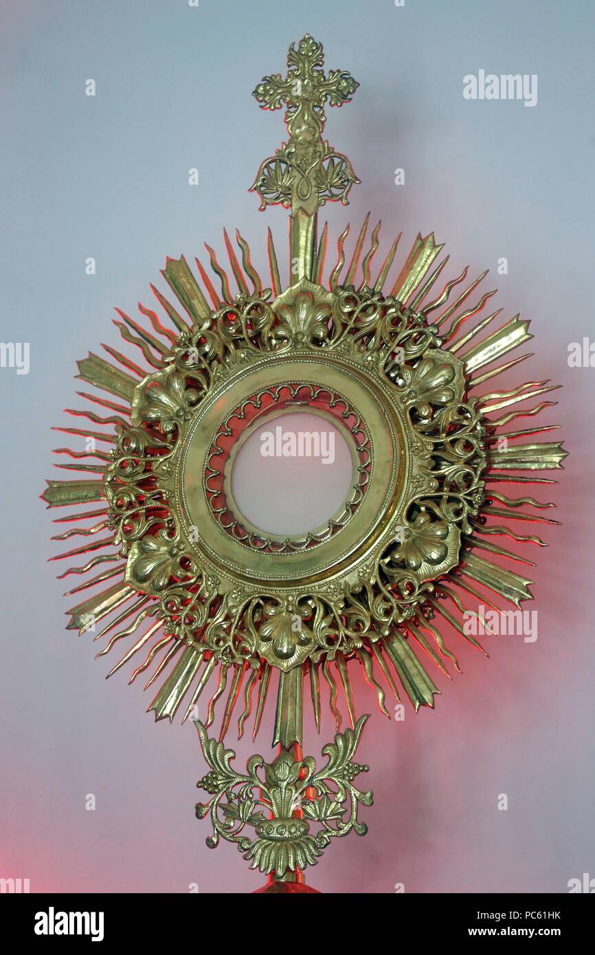 Adoration of blessed sacrament hi-res stock photography and images - Alamy