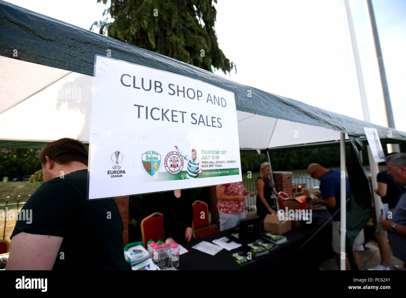 Ticket sales sign hi-res stock photography and images - Alamy