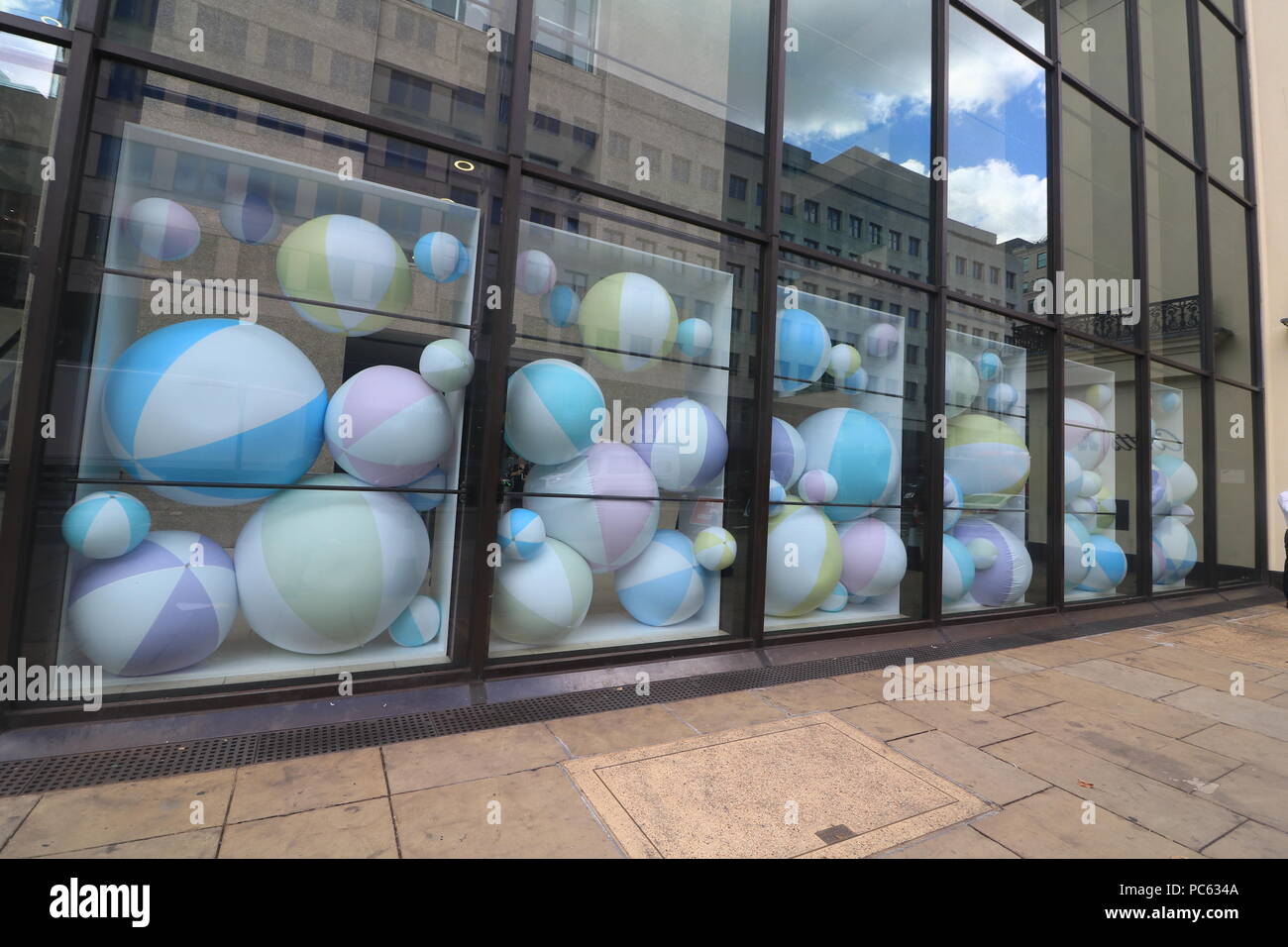 Coutts bank strand hi-res stock photography and images - Alamy