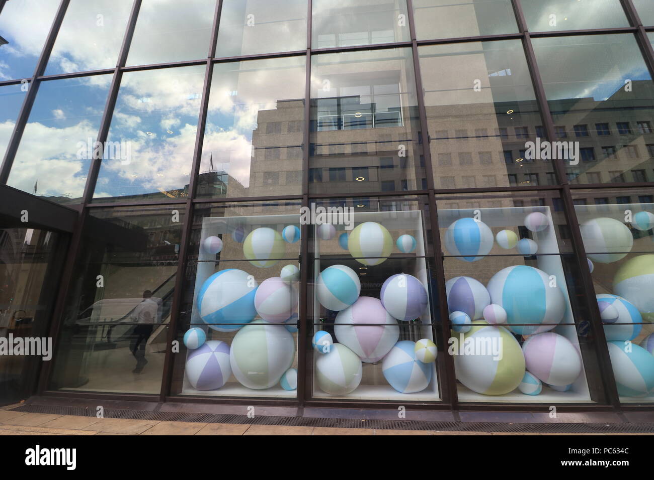 Coutts bank strand hi-res stock photography and images - Alamy
