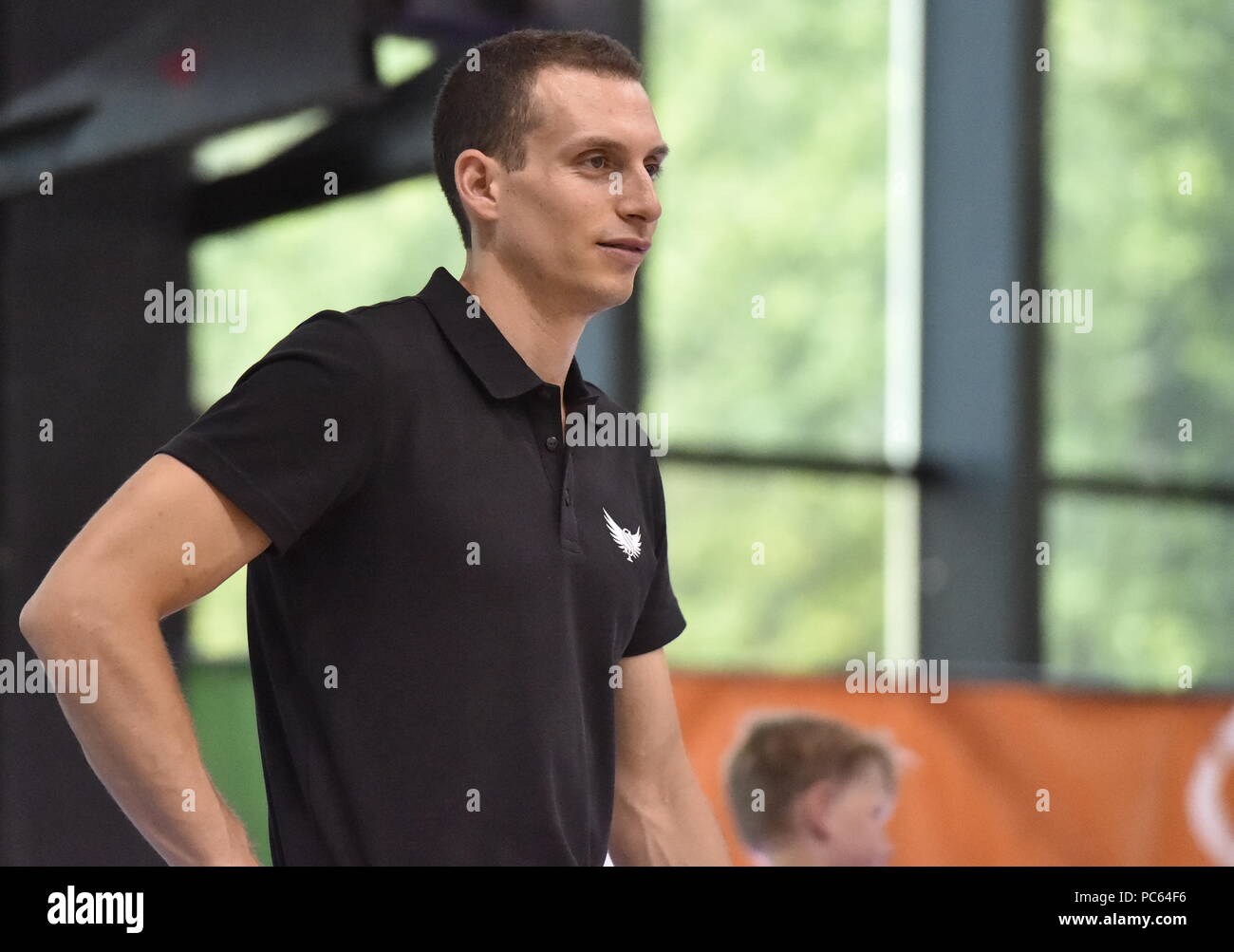 Camp children coach hi-res stock photography and images - Alamy