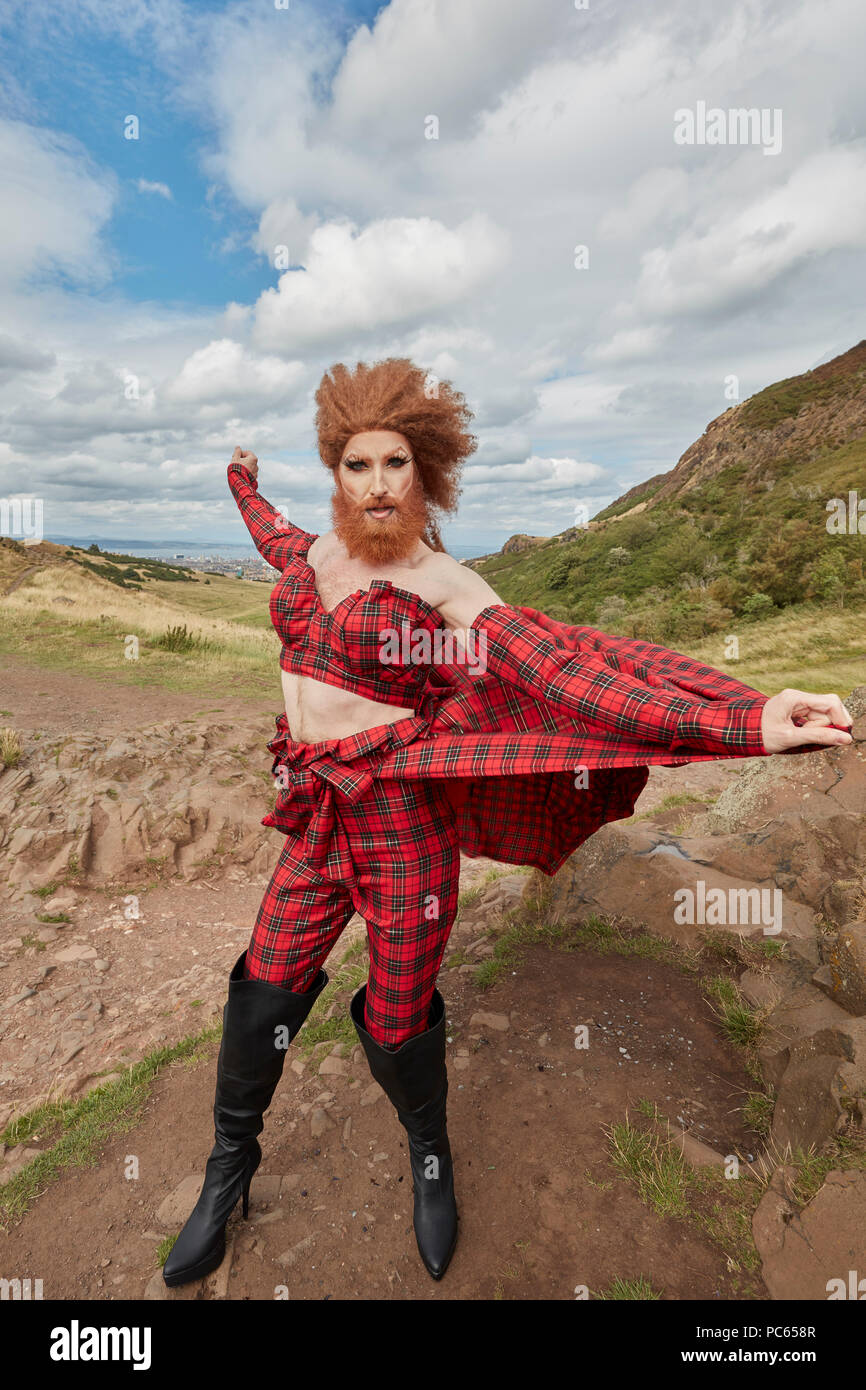 Edinburgh, UK. 31st July 2018. Gingzilla: Glamonster Vs The World. 7ft ...