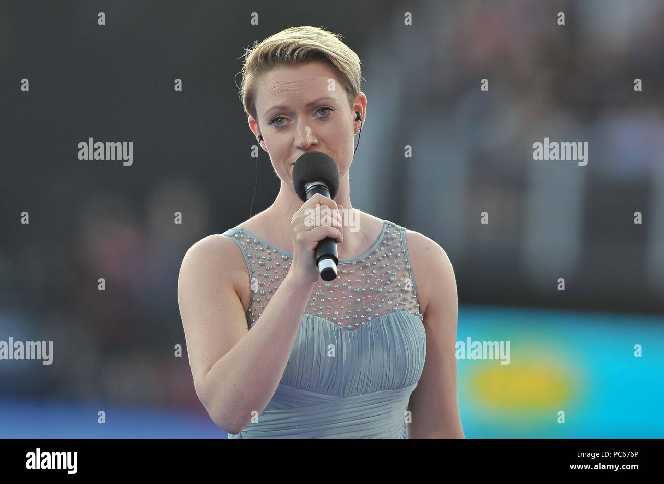England sings the national anthem hi-res stock photography and images ...
