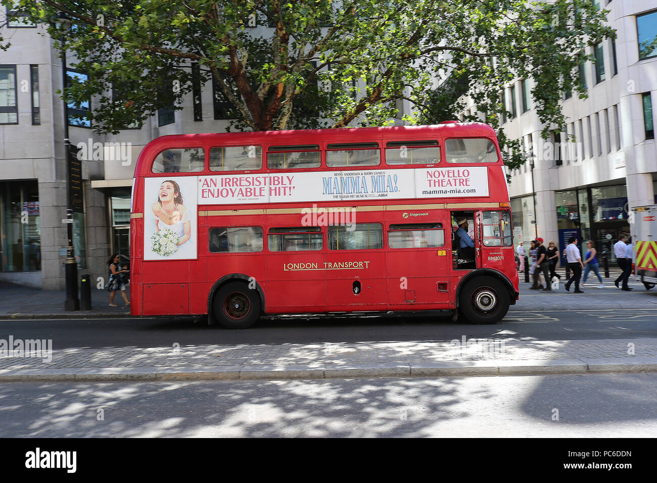 1960s routemaster london buses hi-res stock photography and images - Alamy