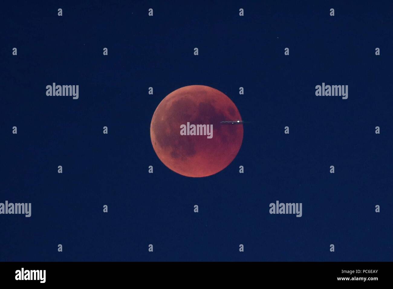 firo, Astronomie 1, 27.07.2018 celestial body, moon, blood moon, red ...