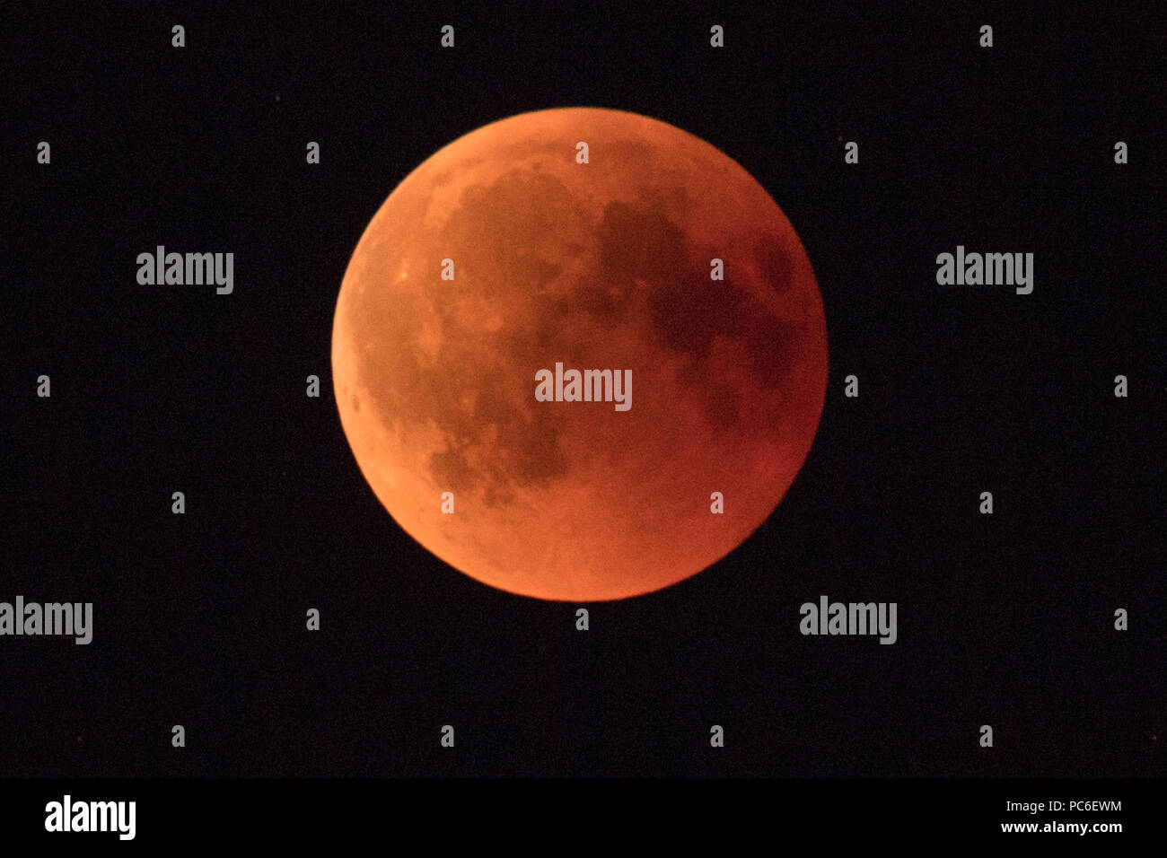 Lunar lunar eclipse of the century in Germany, in Ahlen (Westf.) On 27. ...
