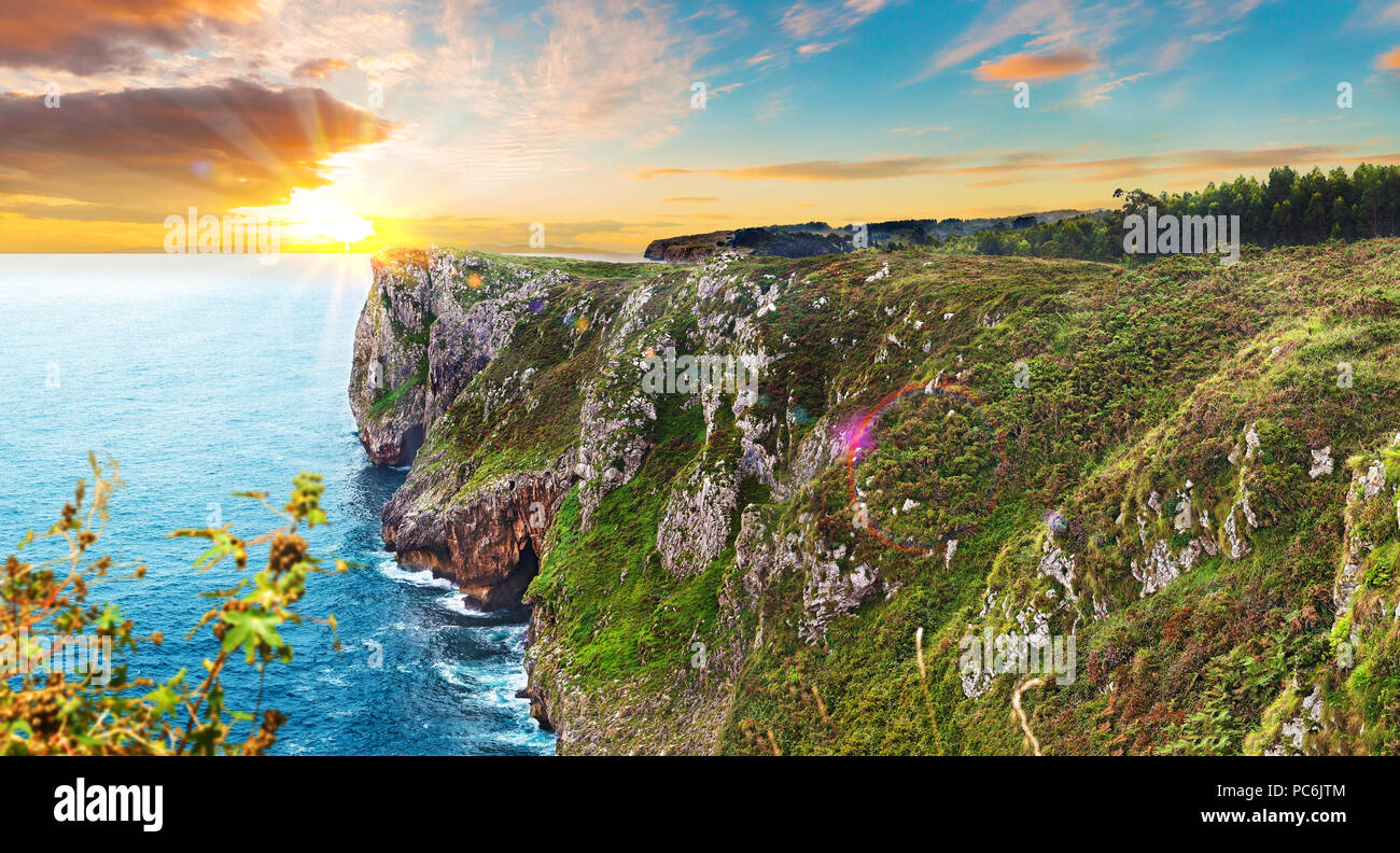Cliff scenery hi-res stock photography and images - Alamy