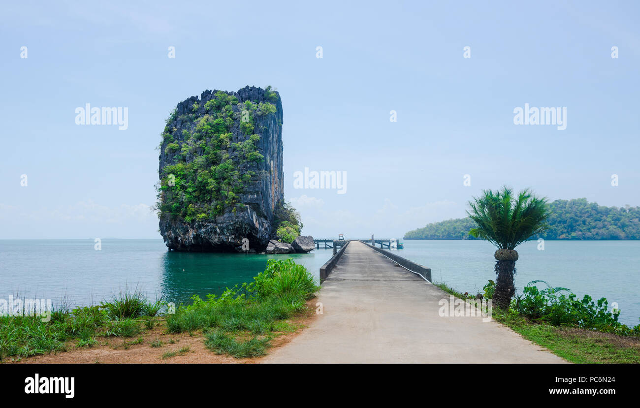 Ao Talo Wow split rock formation, Koh Tarutao island, Thailand Stock ...