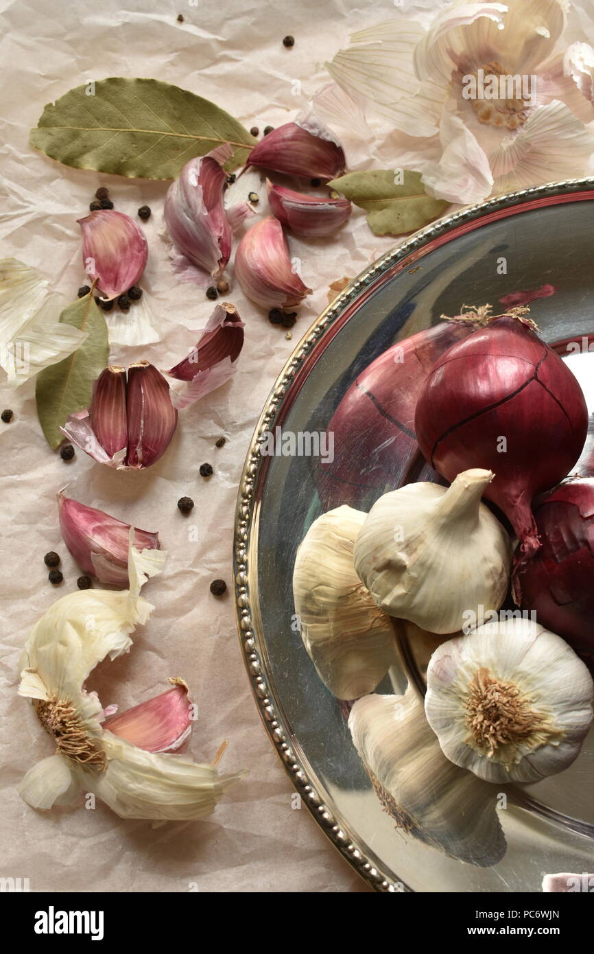 Garlic cloves black pepper hi-res stock photography and images - Alamy