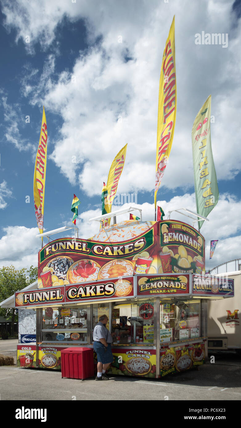 Cake funnel stand hi-res stock photography and images - Alamy