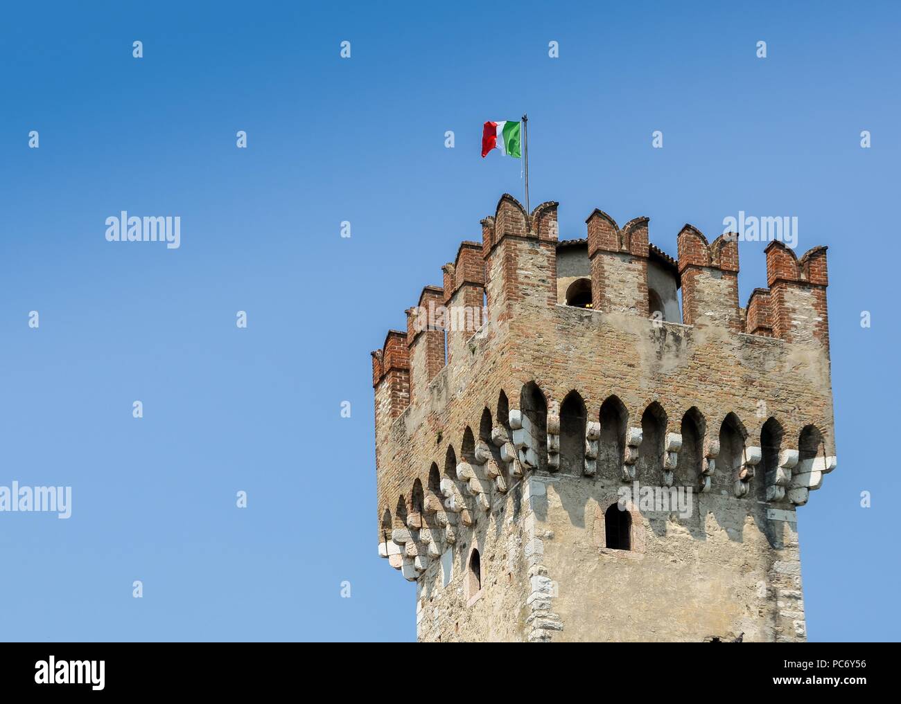Italy medieval castle turret hi-res stock photography and images - Alamy