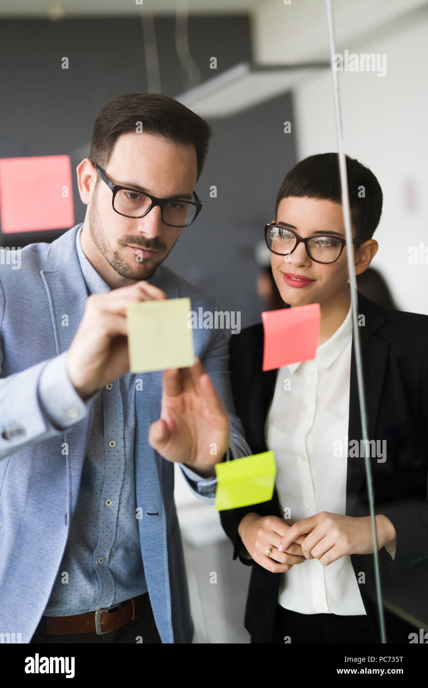 Using sticky notes hi-res stock photography and images - Alamy