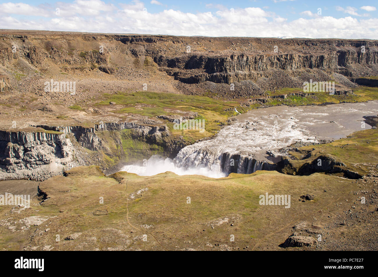 Hafragilsfoss waterfall is part of the never-ending glacier river ...