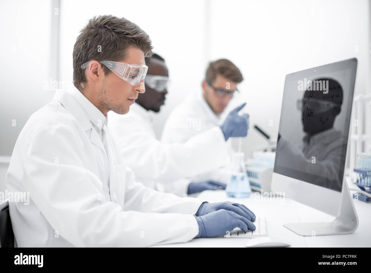 modern scientist using a computer for data analysis Stock Photo - Alamy