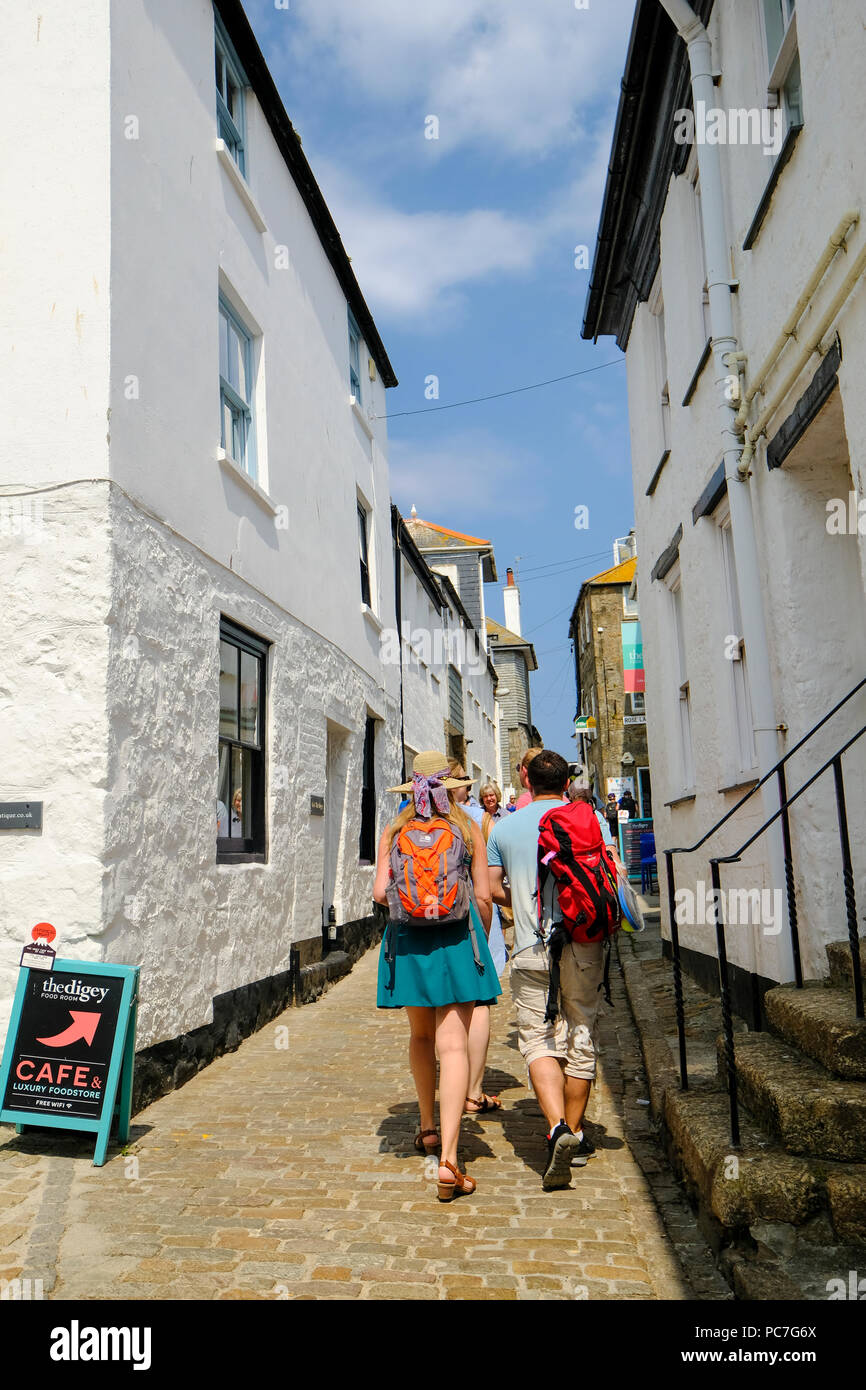 Couple exploring the narrow streets of St Ives in Cornwall Stock Photo ...