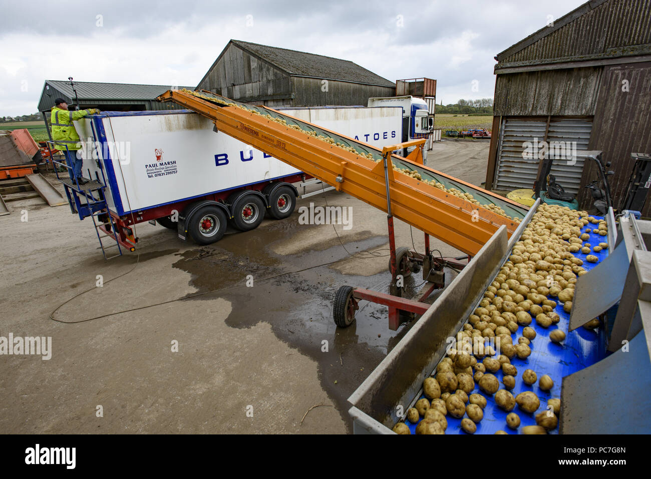 Lorry with potatoes hi-res stock photography and images - Alamy